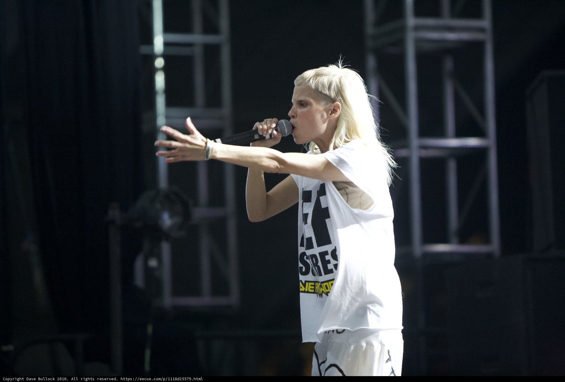 Yolandi Visser Rocking the Stage - Dave Bullock / eecue on eecue.com